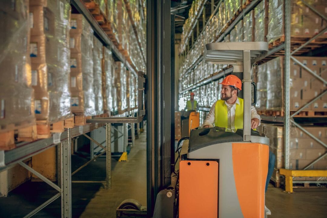 Reach Truck คืออะไร? ต่างจาก Forklift อย่างไร | TS Handlift